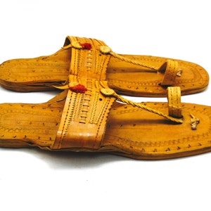 Ethnic Unisex Indian Kholapuri Toe Strap Leather Chappals/sandals ...