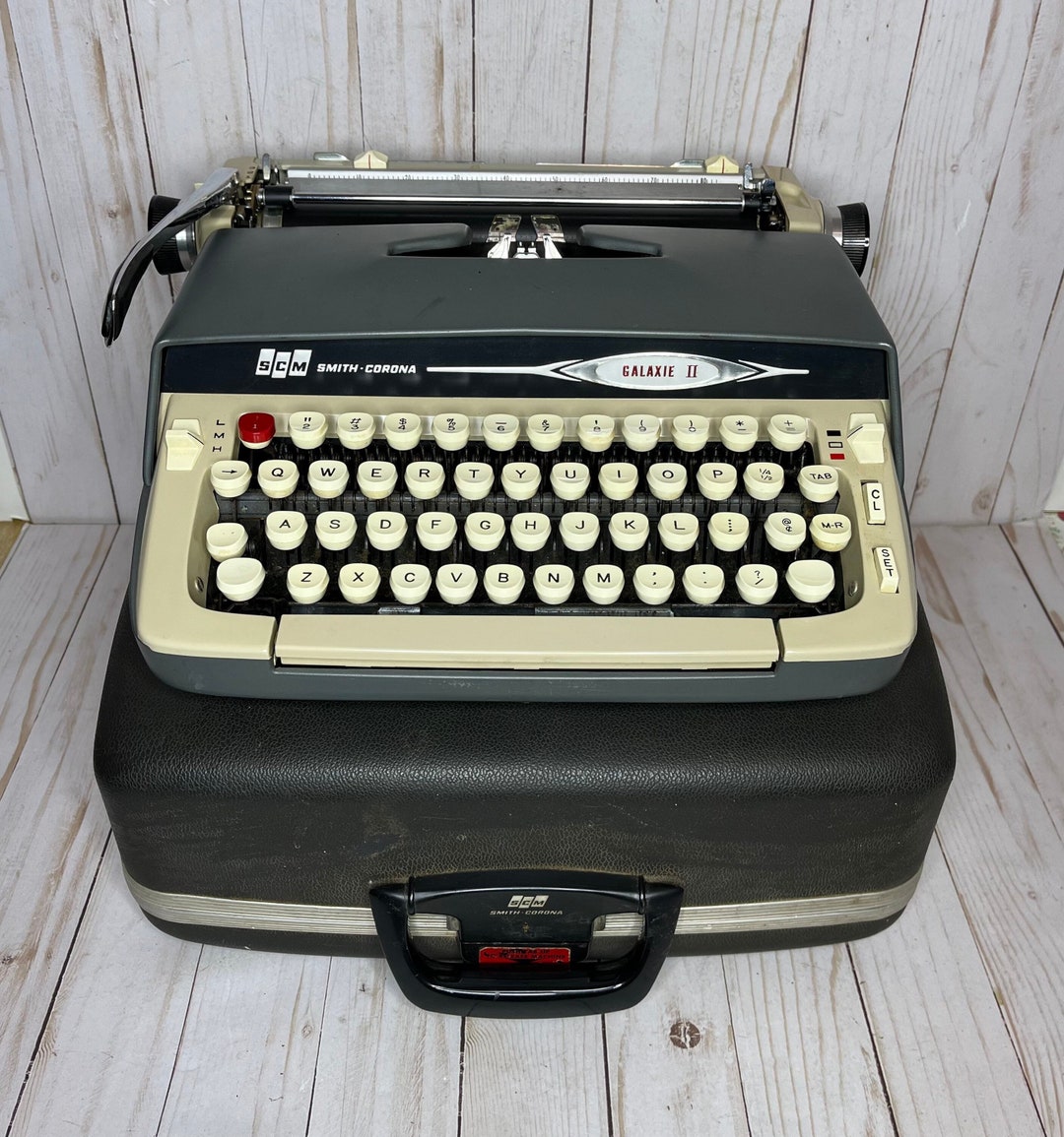 Vintage 1960s Smith-corona Galaxie II SCM Manual Typewriter With ...