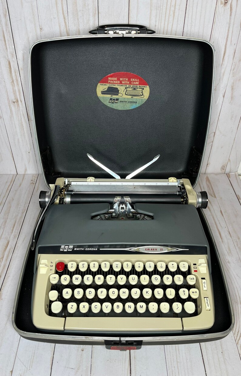 Vintage 1960s Smith-corona Galaxie II SCM Manual Typewriter With ...