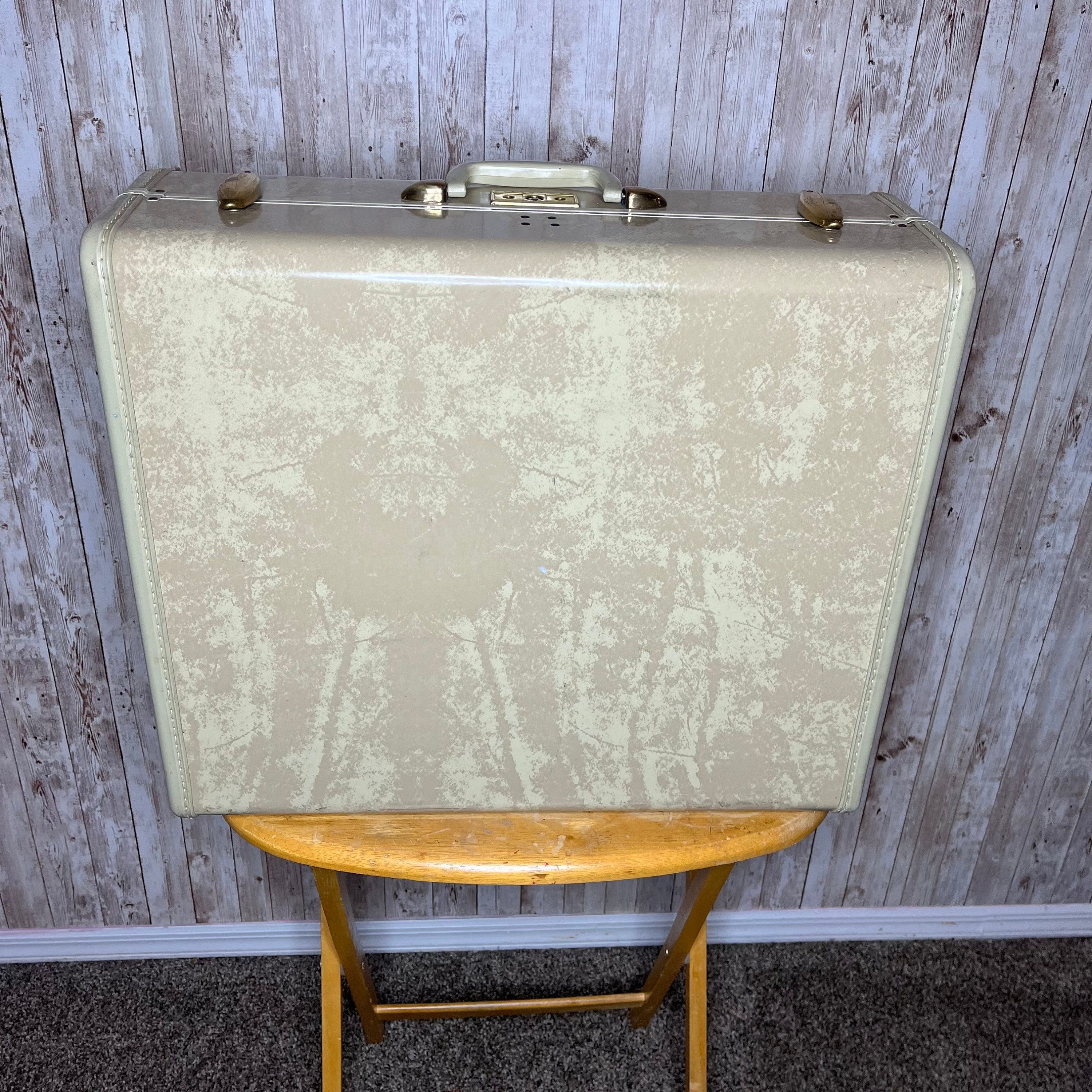 Vintage 1950's Samsonite Streamlite Schwayder Brothers Marbled Cream ...