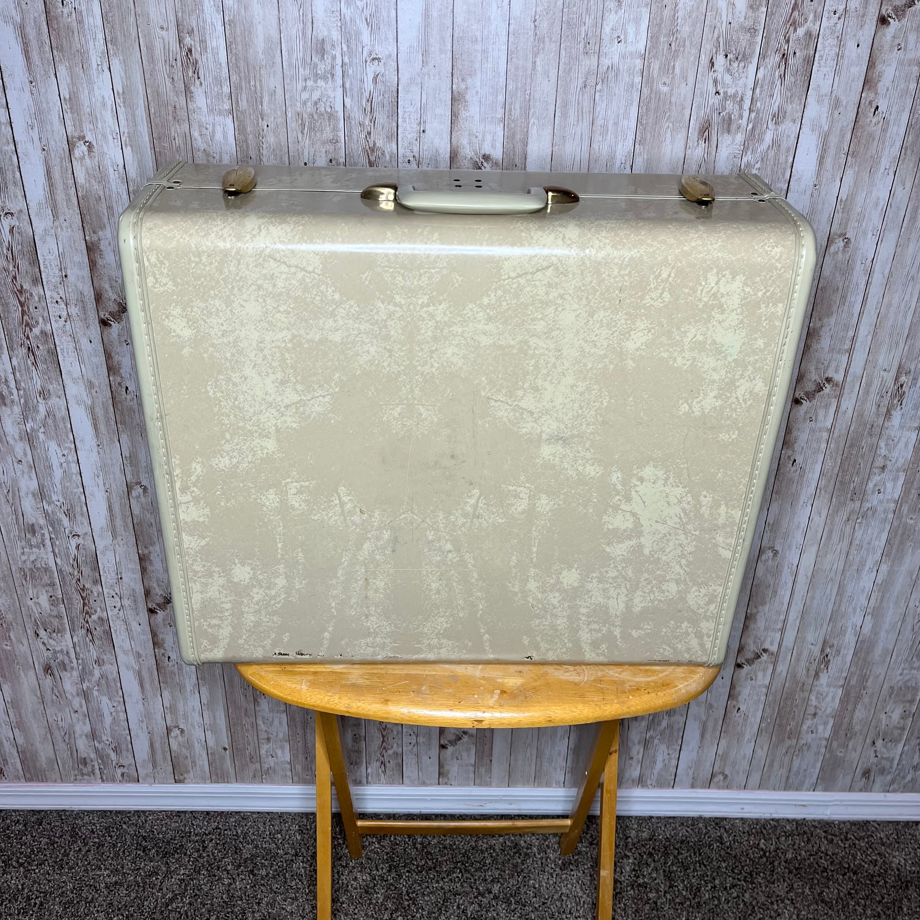 Vintage 1950's Samsonite Streamlite Schwayder Brothers Marbled Cream ...