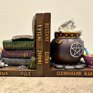 Witches Cauldron Bookends , Witchcraft Shelf Tidy, Novelty Bookends ...