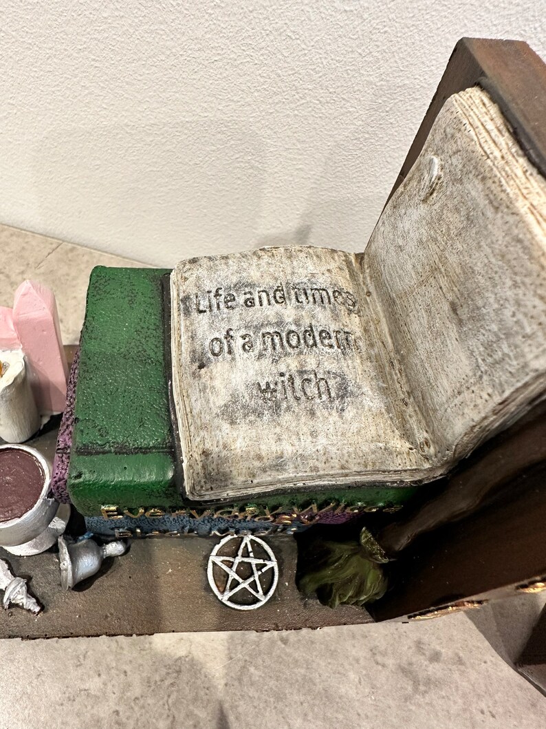Witches Cauldron Bookends , Witchcraft Shelf Tidy, Novelty Bookends ...