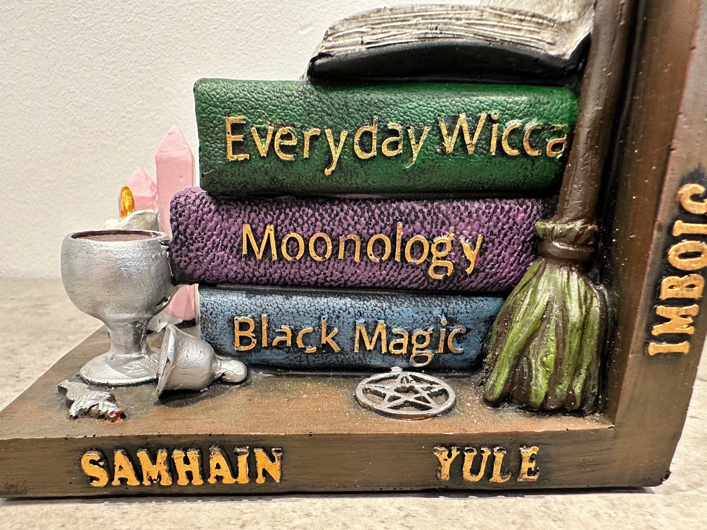 Witches Cauldron Bookends Witchcraft Shelf Tidy Novelty - Etsy