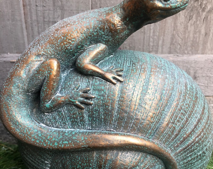 Lizard Gecko Sitting on a Shell, Gecko Gifts, Lizard Gifts, Garden ...