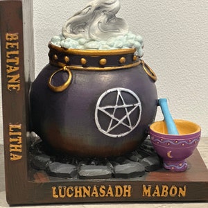 Witches Cauldron Bookends , Witchcraft Shelf Tidy, Novelty Bookends ...