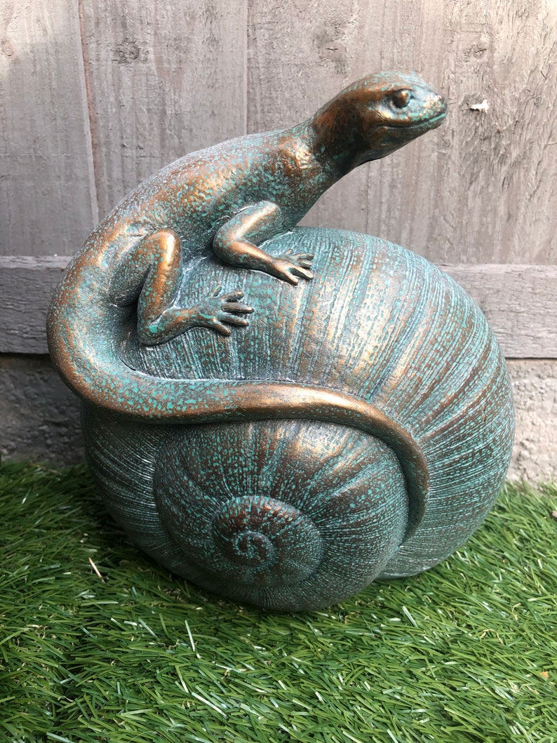 Lizard Gecko Sitting on a Shell Gecko Gifts Lizard Gifts - Etsy