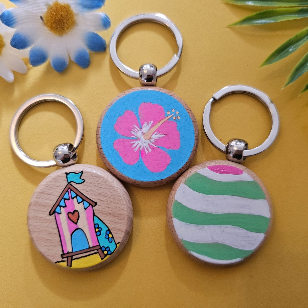 Personalised Summer Wooden Keyrings, Hawaiian Hibiscus , Beach Hut ...