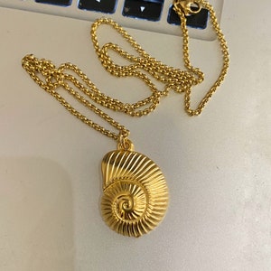 Gold Tone Shell Necklace, Pendant Necklace, Summer Jewelry, Large Shell ...