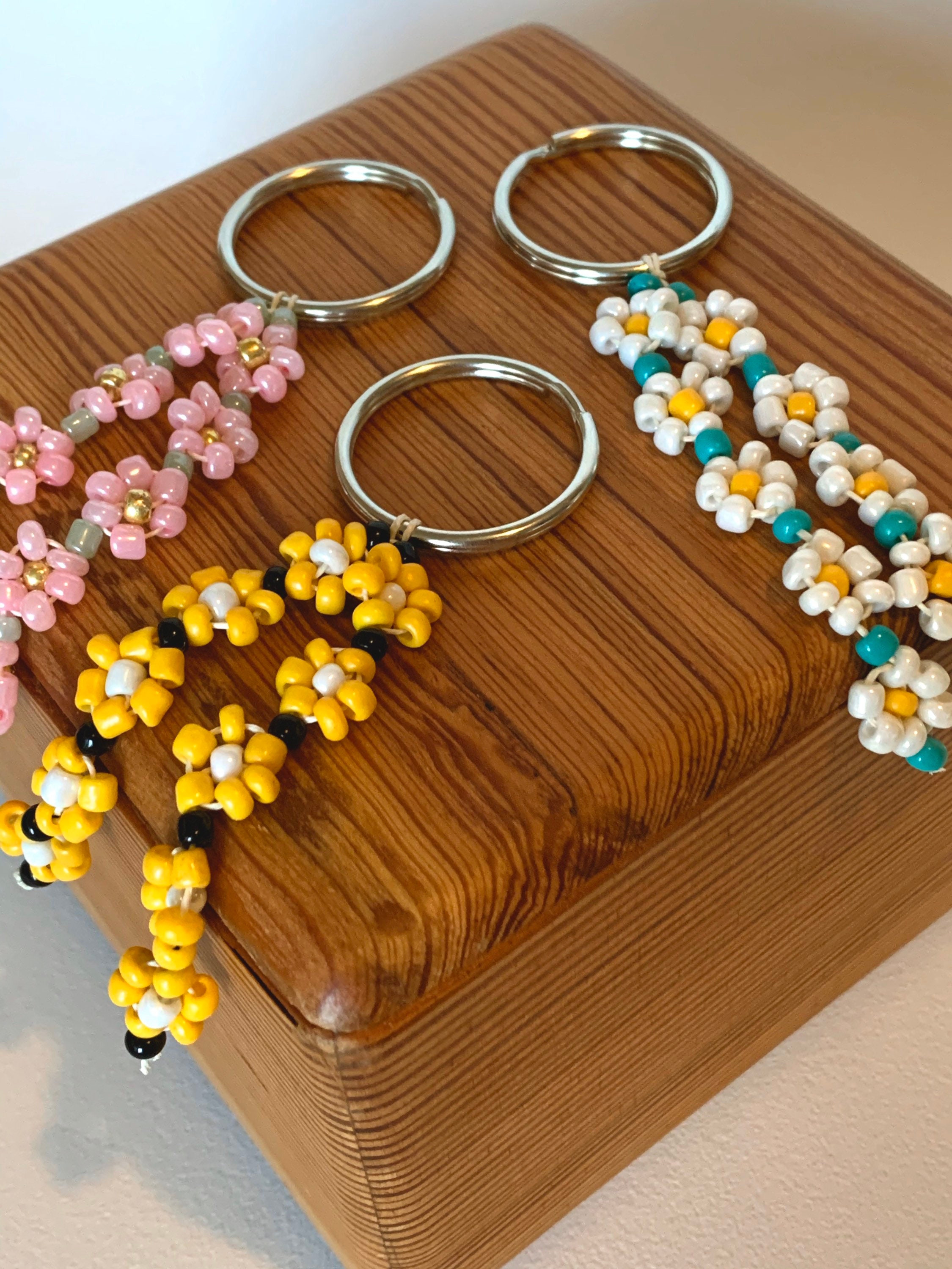 Daisy Chain Key Ring Daisy Chain Key Chain Beaded Daisy Key Ring Beaded ...