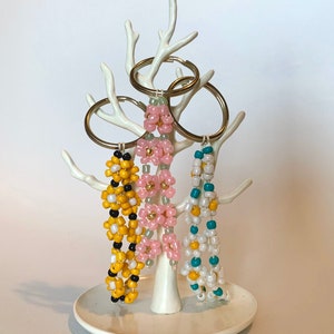 Daisy Chain Key Ring Daisy Chain Key Chain Beaded Daisy Key Ring Beaded ...