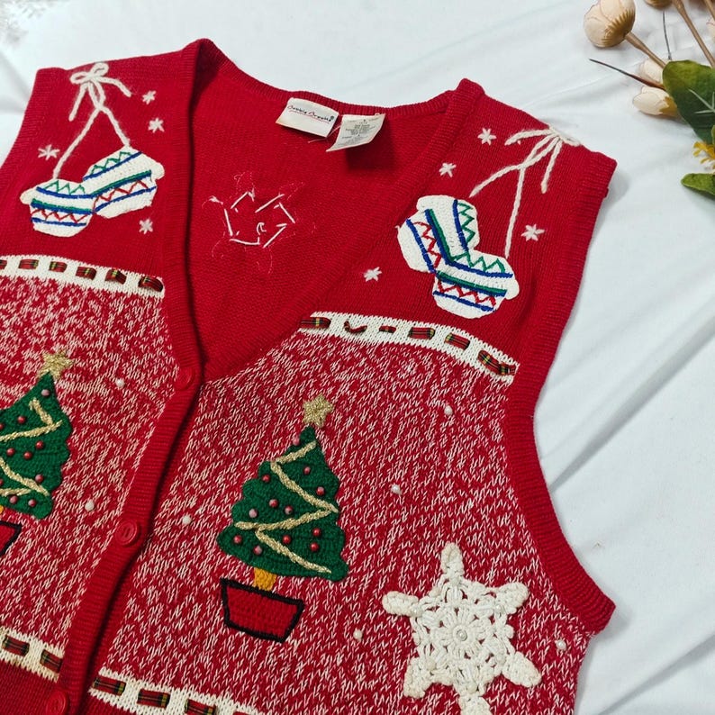 L - Vintage Christmas Vest | Retro 90-00's Embroidery Sweaters ...