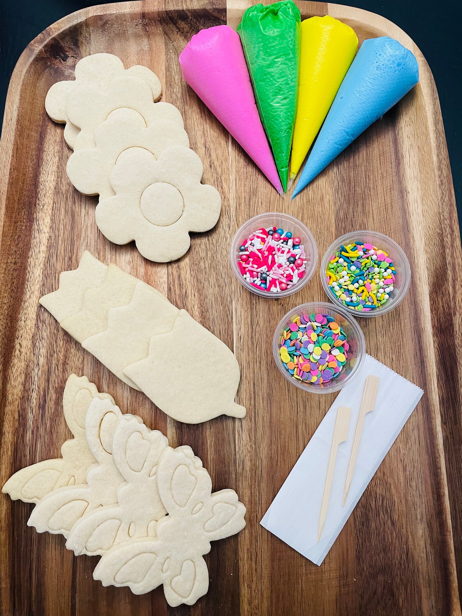 Spring Cookie Decorating Kit, **INCLUDES 24 ITEMS** Flower Butterfly ...