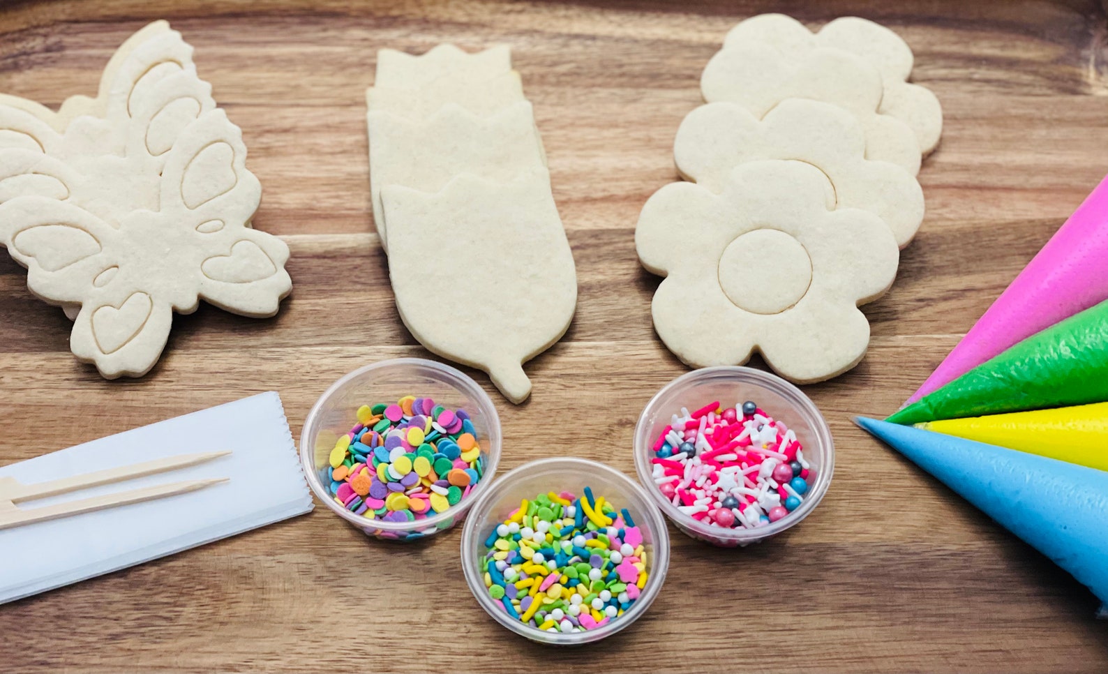 Spring Cookie Decorating Kit, **INCLUDES 24 ITEMS** Flower Butterfly ...