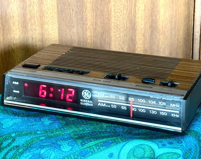 Vintage GE Faux Wood Grain Digital Alarm Clock/ Radio AM/FM Good ...