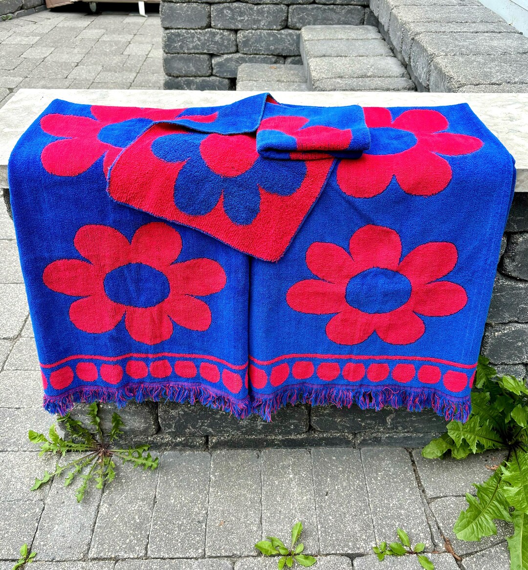 MCM Cannon "royal Family" Blue & Red "daisy" Towel Set of 4 ( OP Art ...