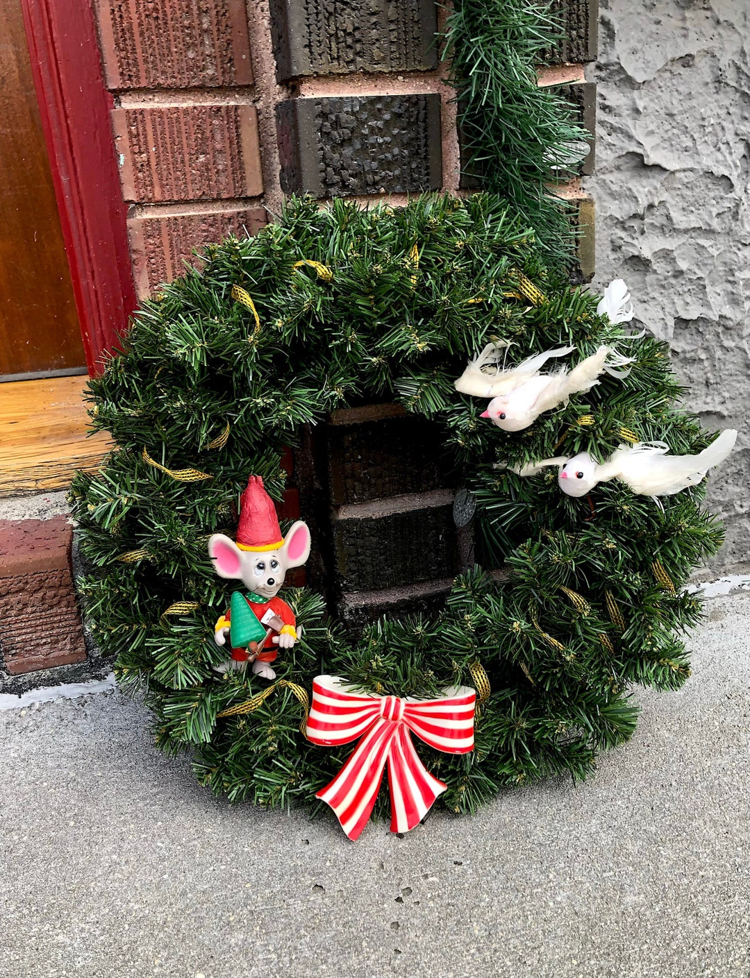 MCM Kitsch Anthropomorphic Mouse & Feather Doves Christmas Wreath ...