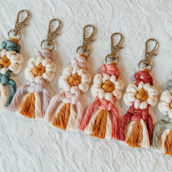 Daisy Keychain - Etsy