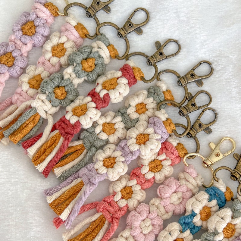 Daisy Keychain - Etsy