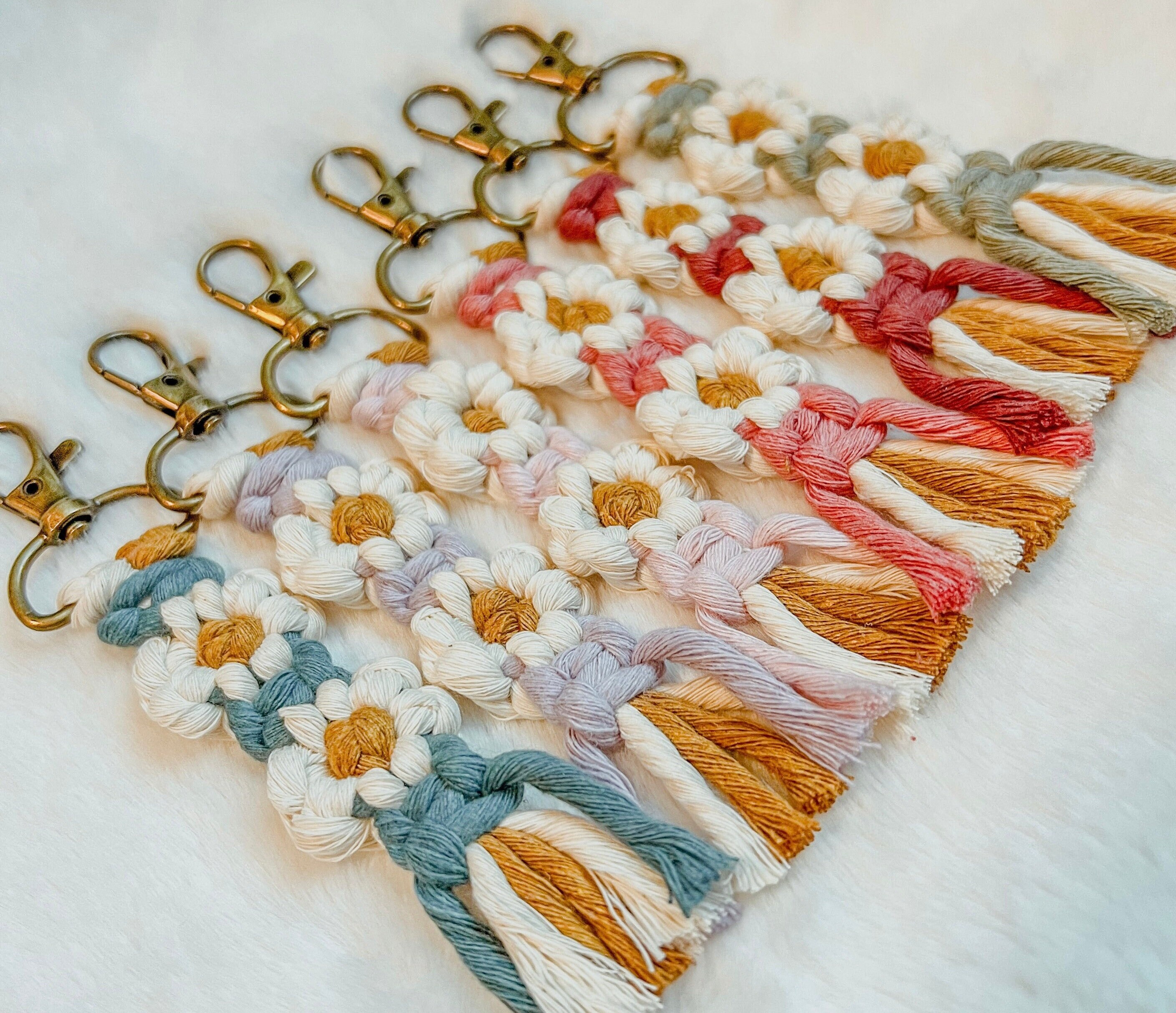 Macrame Daisy Flower Keychain - Etsy