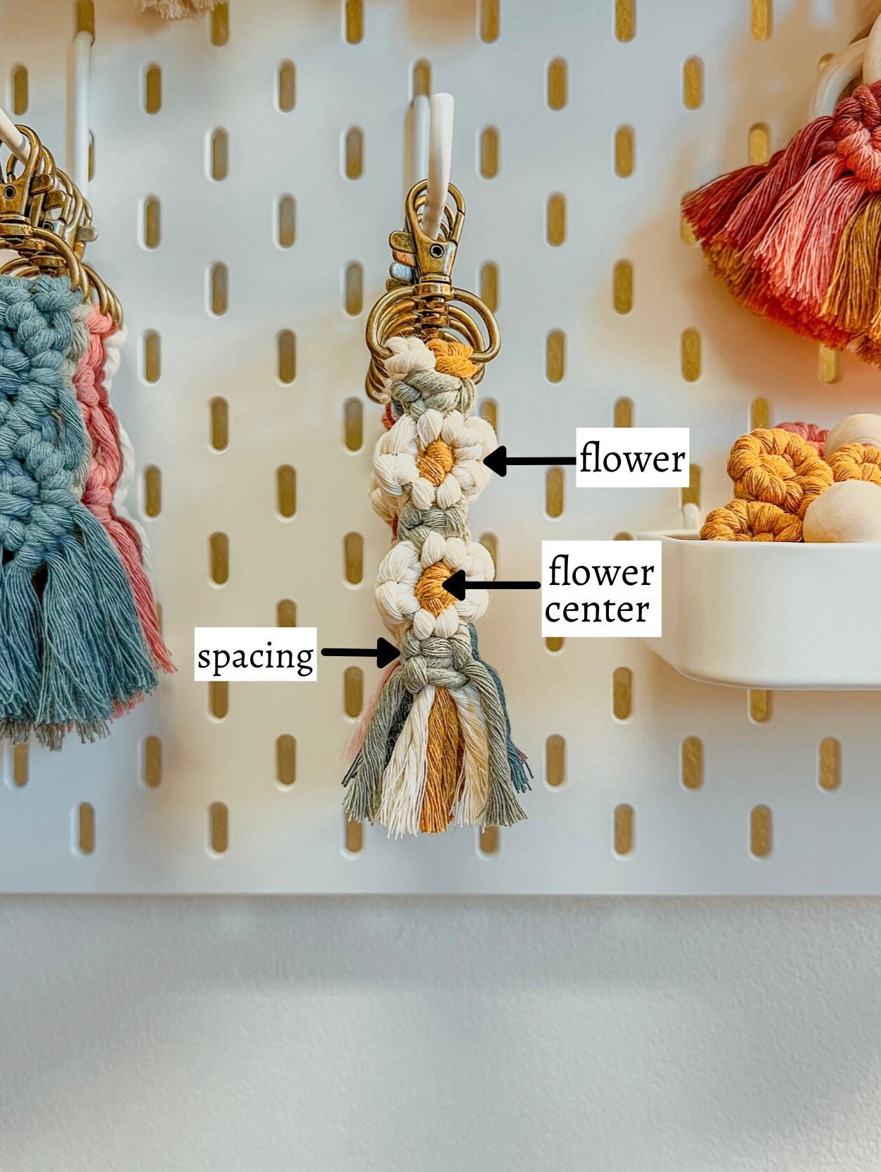 Macrame Daisy Flower Keychain | Etsy