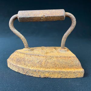 Antique Salvage Cast Iron Sad Iron Clothes Iron, Marked GENEVA, ILL on ...
