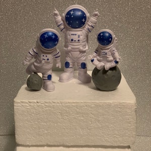 Astronaut Cake Topper Set Three Pieces Spaceman, Planets, Astronaut ...