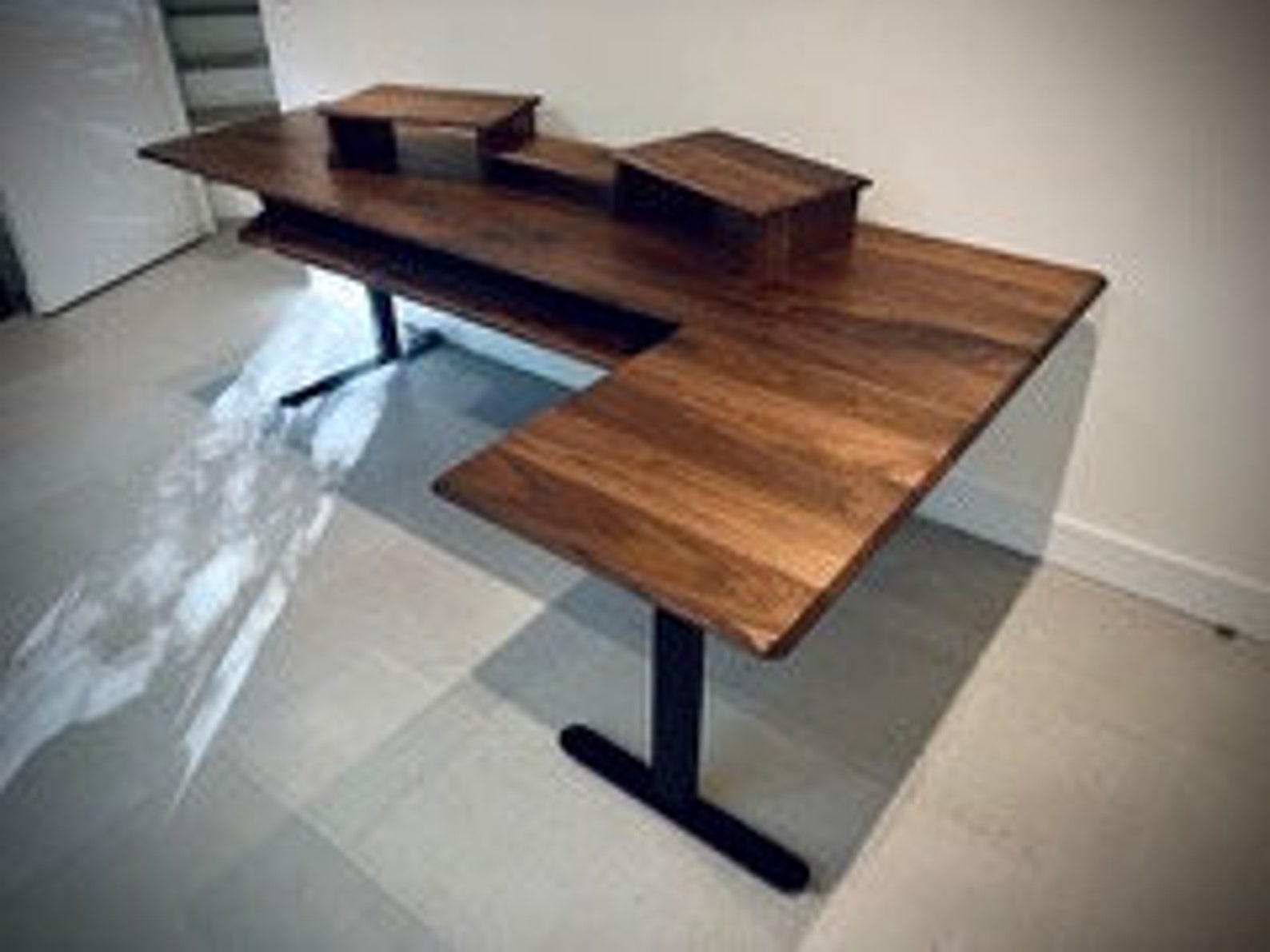 Sit-stand L-shaped Studio Corner Desk | 3-leg Imovr Base | Recording ...