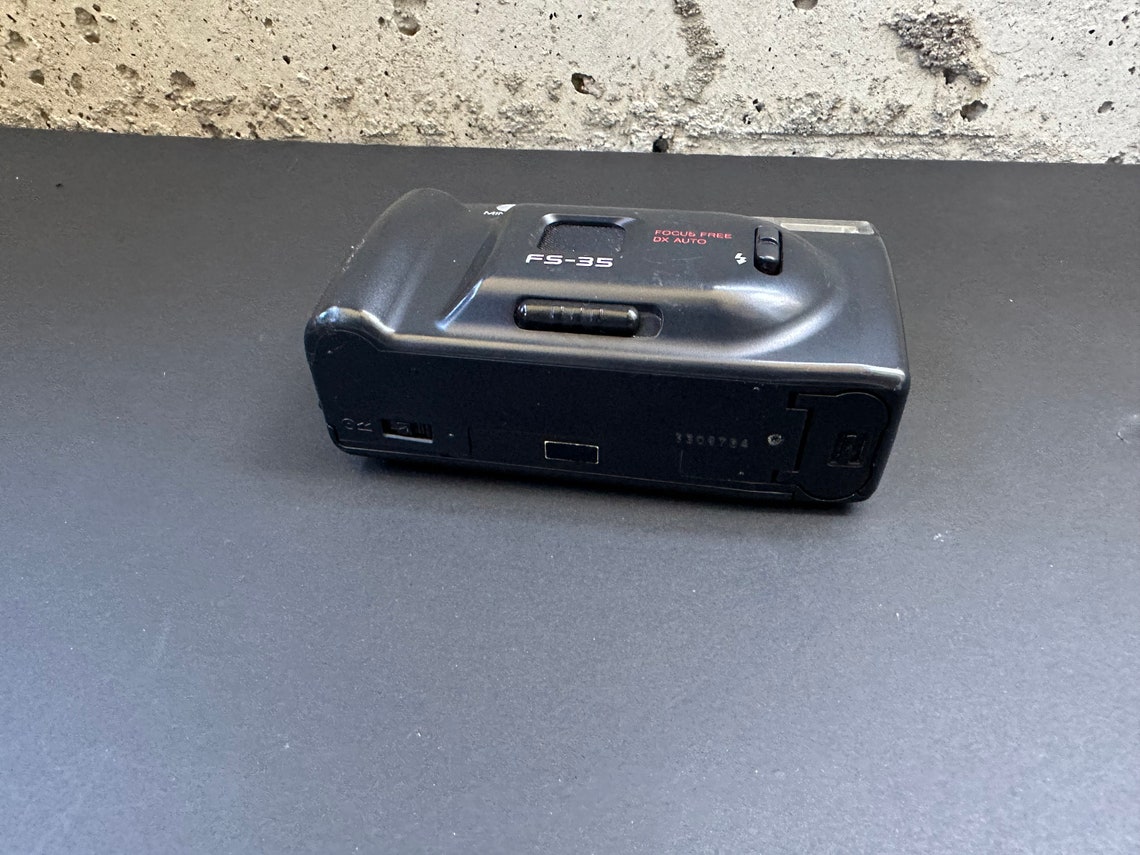 Vintage Minolta FS-35, 35mm Film Camera With Built in Flash - Etsy