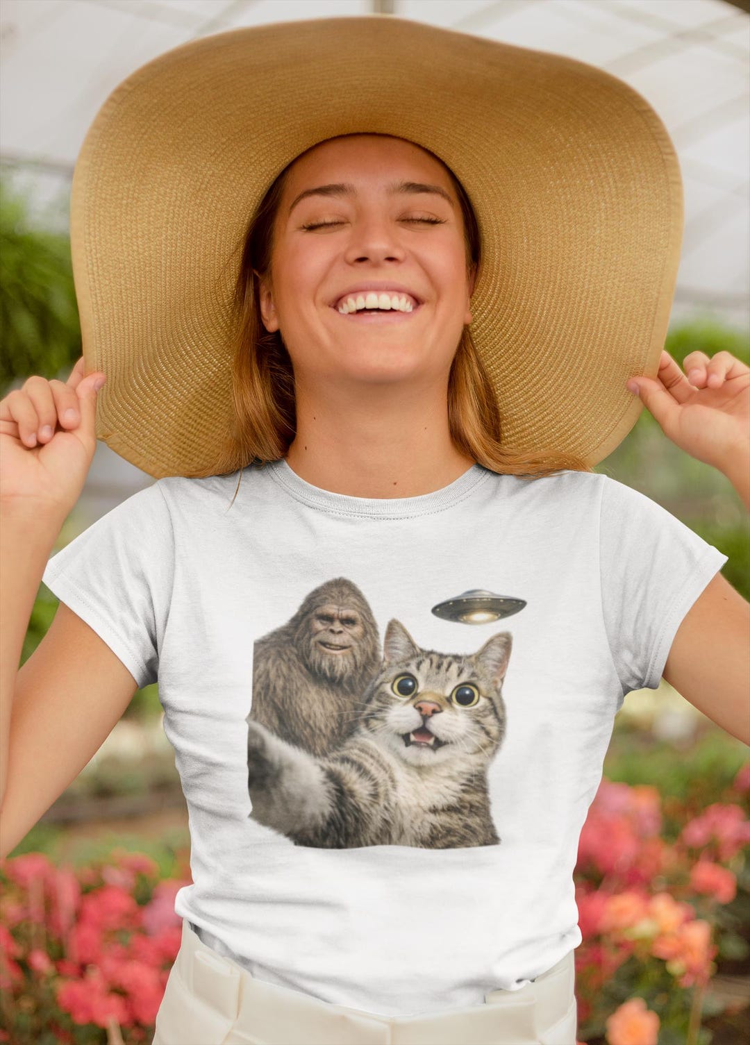Bigfoot and Wide-eyed Cat T-shirt | UFO Illustration - Etsy