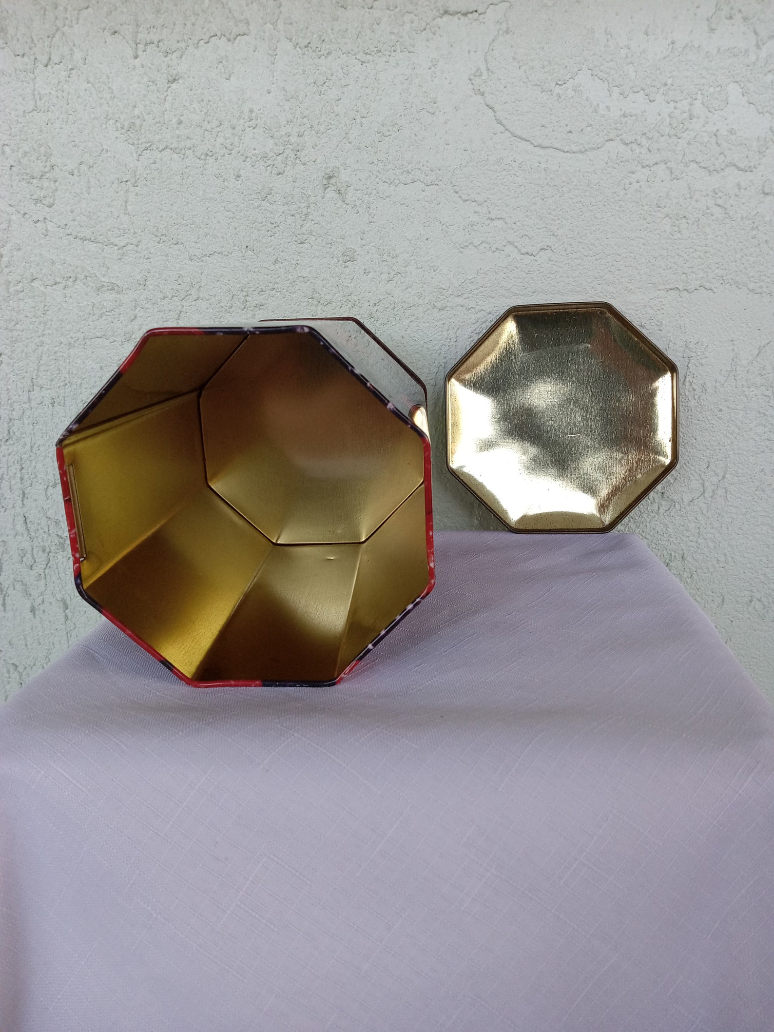 Vintage Tin-vintage Berries Tin-made in England-octagon Shaped - Etsy