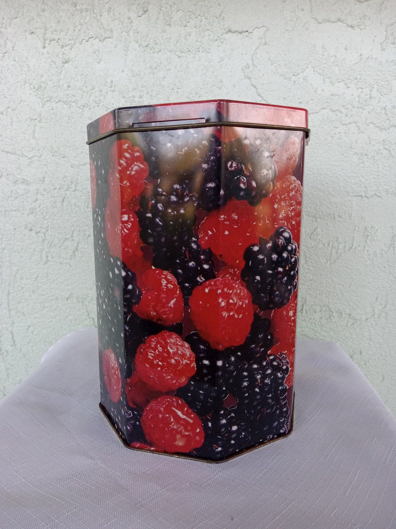 Vintage Tin-vintage Berries Tin-made in England-octagon Shaped - Etsy