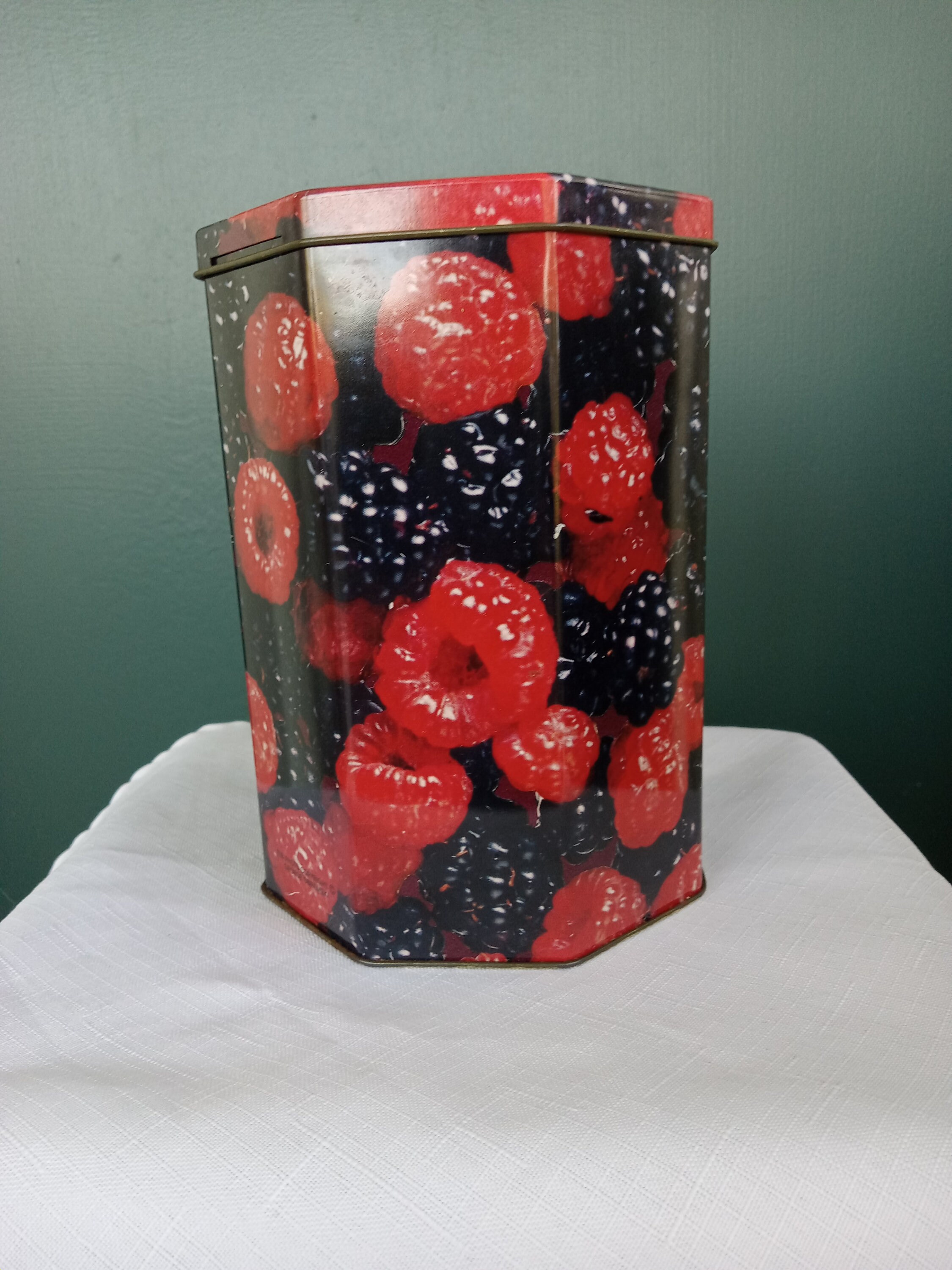 Vintage Tin-vintage Berries Tin-made in England-octagon Shaped Tin ...