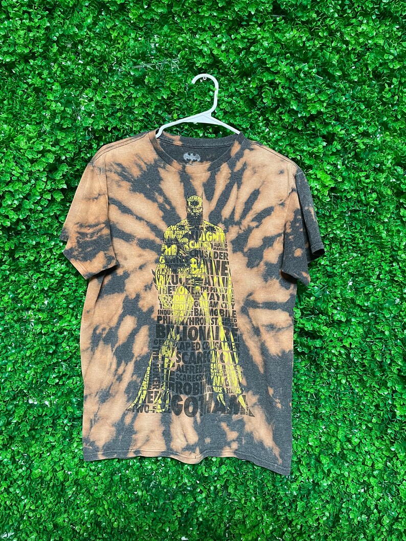 Vintage Acid Wash Batman World Figure T-shirt, Adult Mens Medium ...