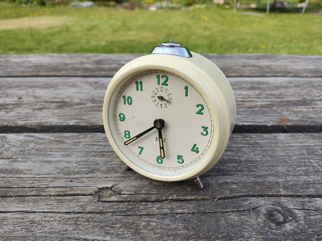 Vintage Alarm Clock Eve Big Metal Cream Alarm Clock for Parts or Repair ...