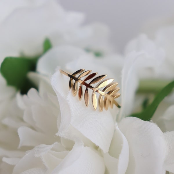 Gold Leaf Ring - Etsy