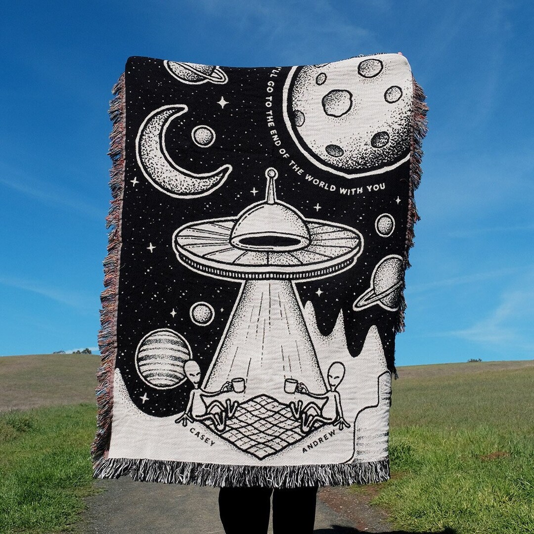 Personalized UFO Aliens Couple Woven Blanket Custom Spooky Couple Gifts ...