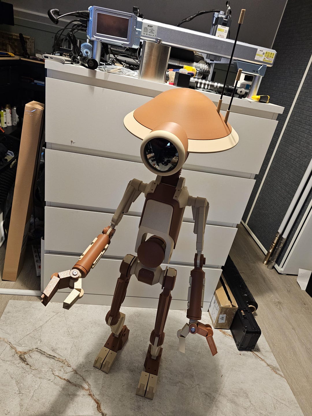 Pit Droid Life Size | 1:1 Scale, Poseable, Star Wars Prop - All ...