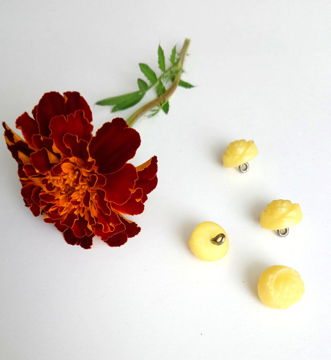 Set of 4 Vintage Small Yellow Buttons Roses Flowers Buttons Round ...