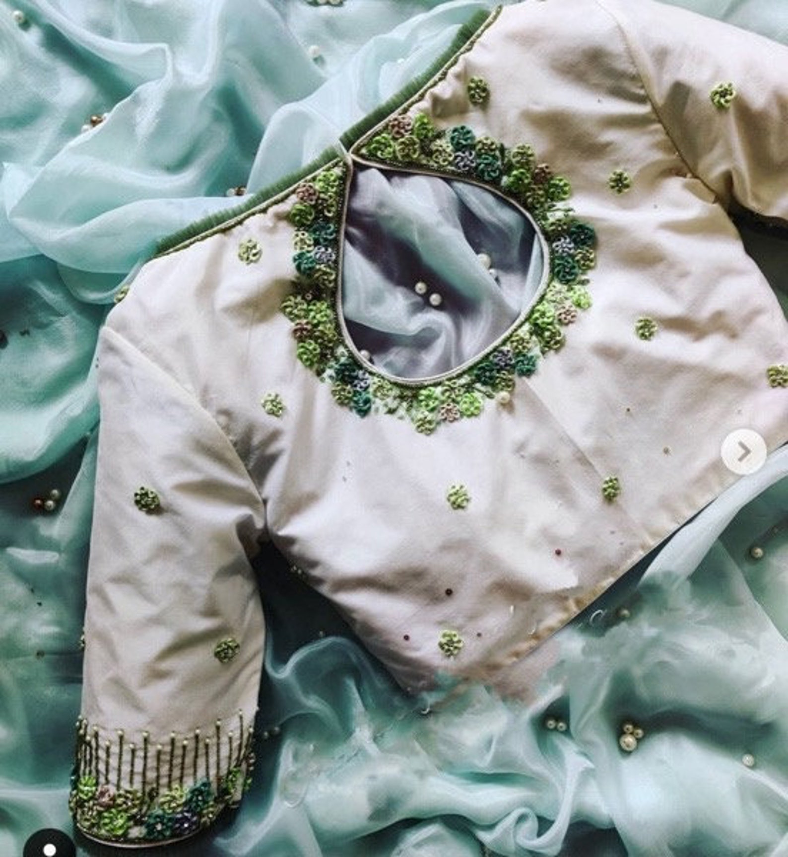 Simple Maggam Blouses With Small Flower Motif Embroidery | Etsy