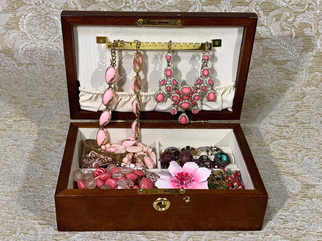 Vintage MELE Jewelry Box With Coordinated Costume Jewelry - Etsy