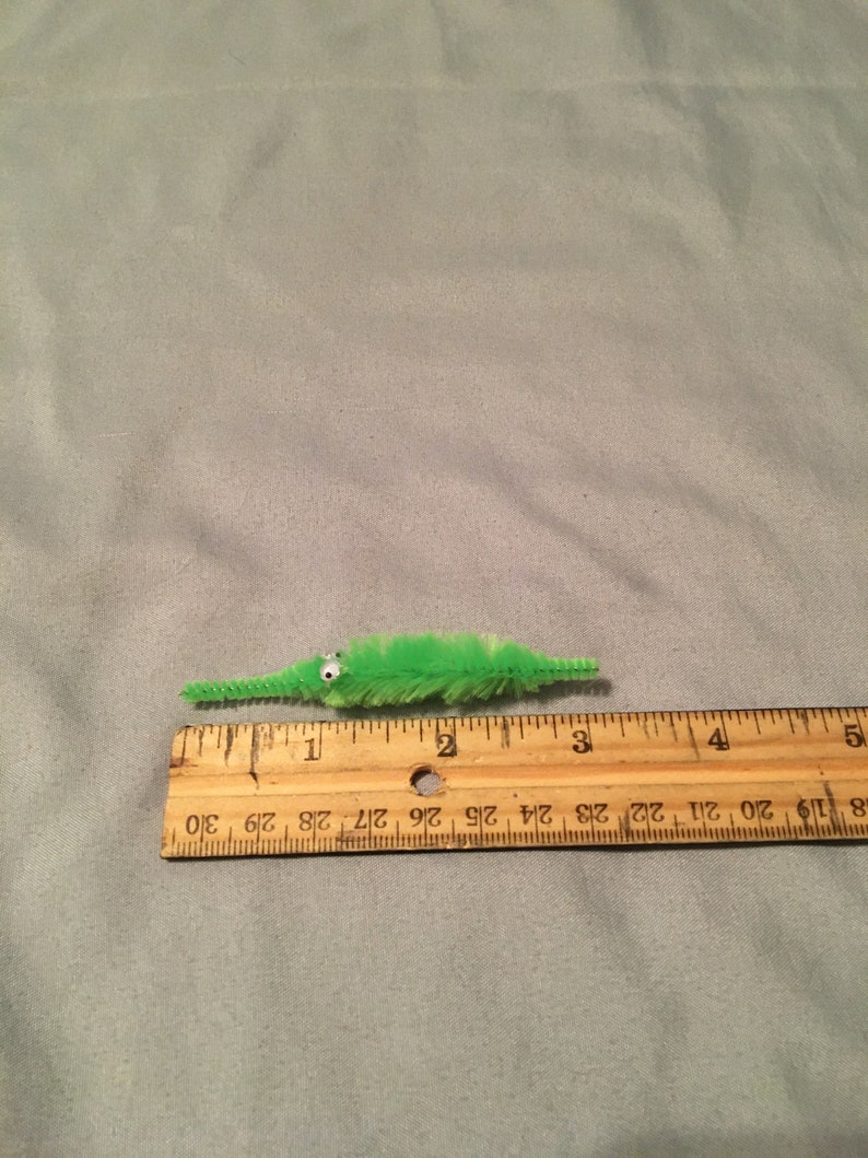 5 Pack of Mini Worms on a String - Etsy