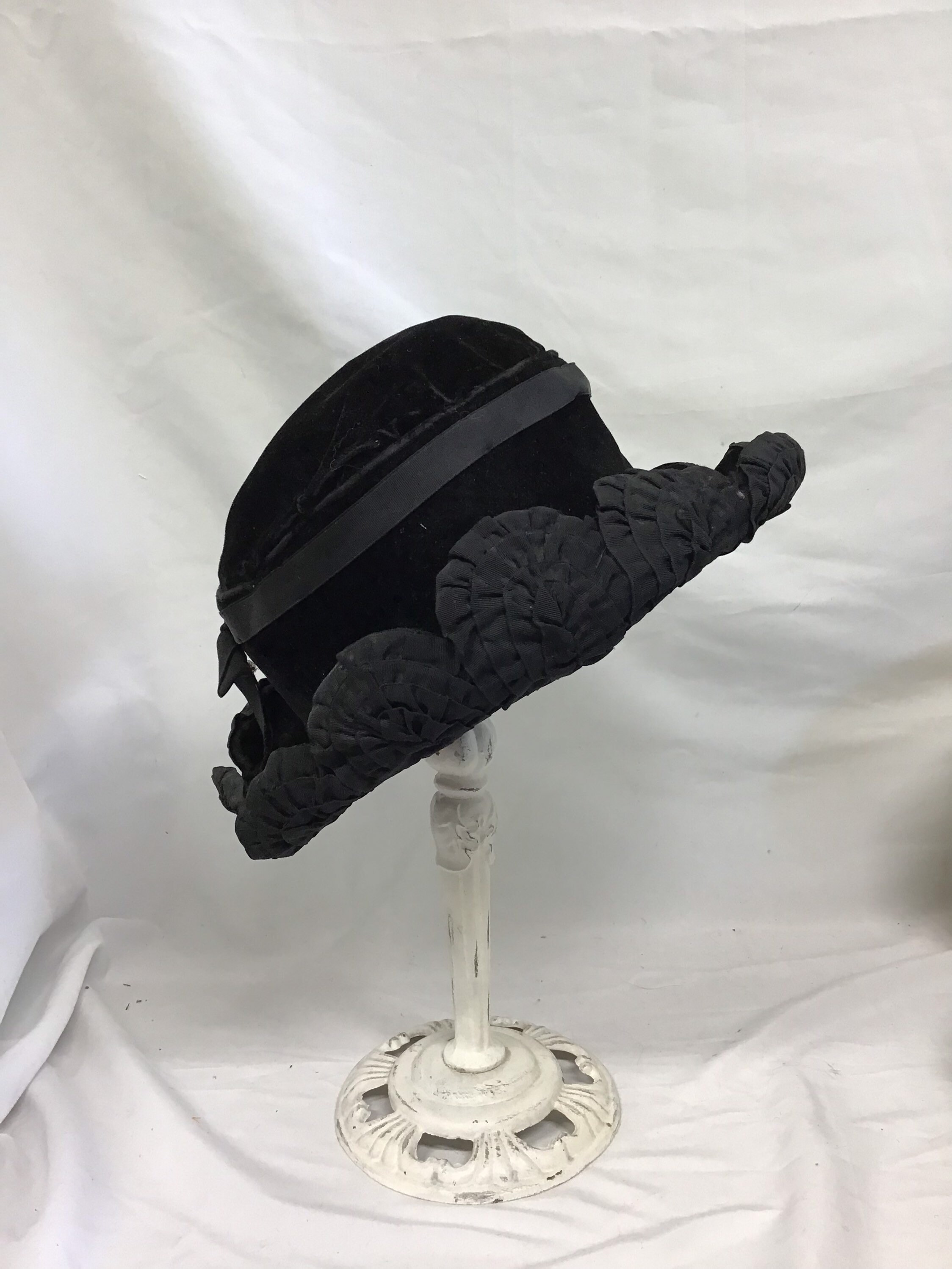 Vintage 1920s Hat Art Deco Black Velvet by Le Wharton Chapeau 23 ...