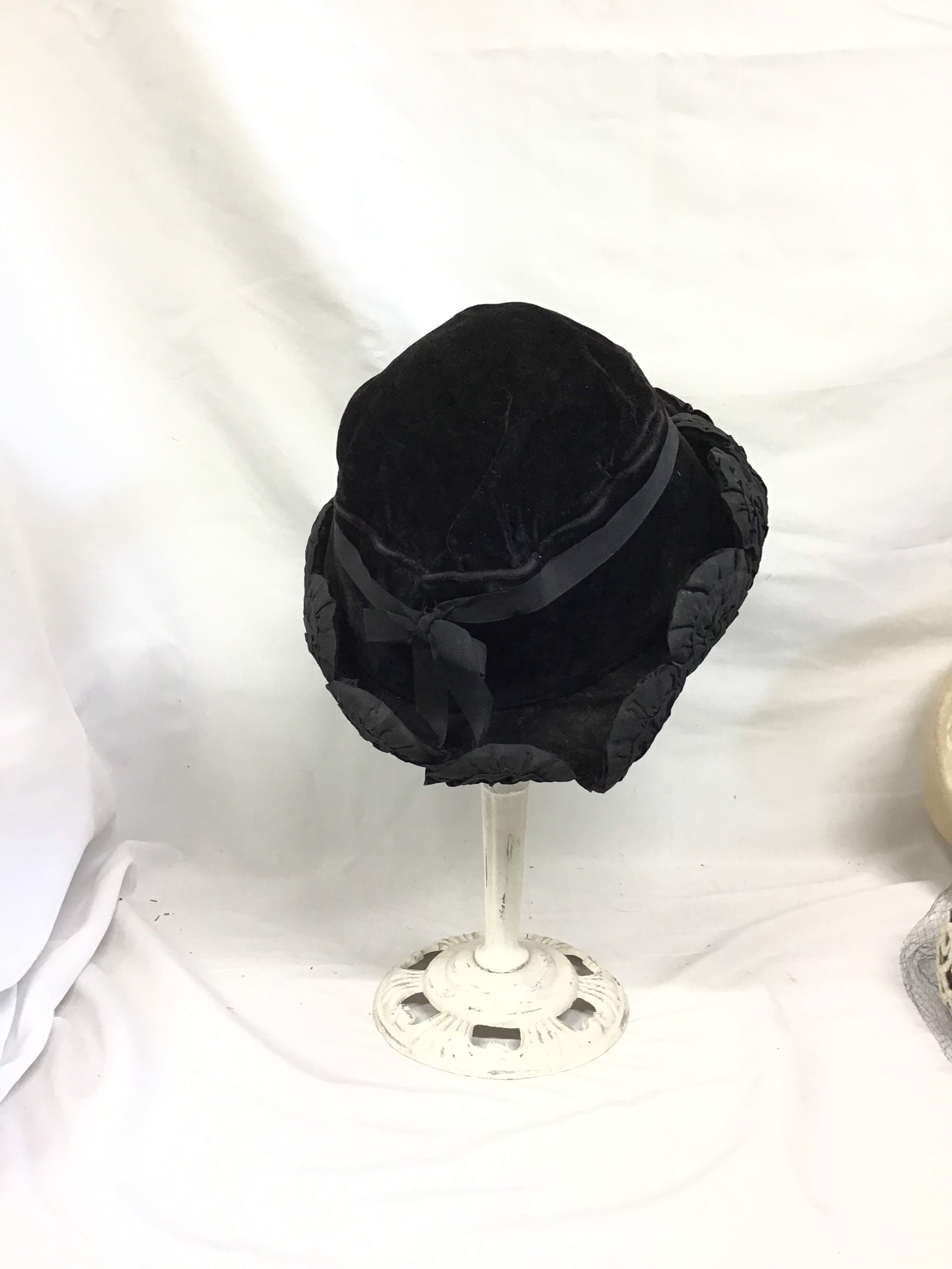 Vintage 1920s Hat Art Deco Black Velvet by Le Wharton Chapeau 23 ...