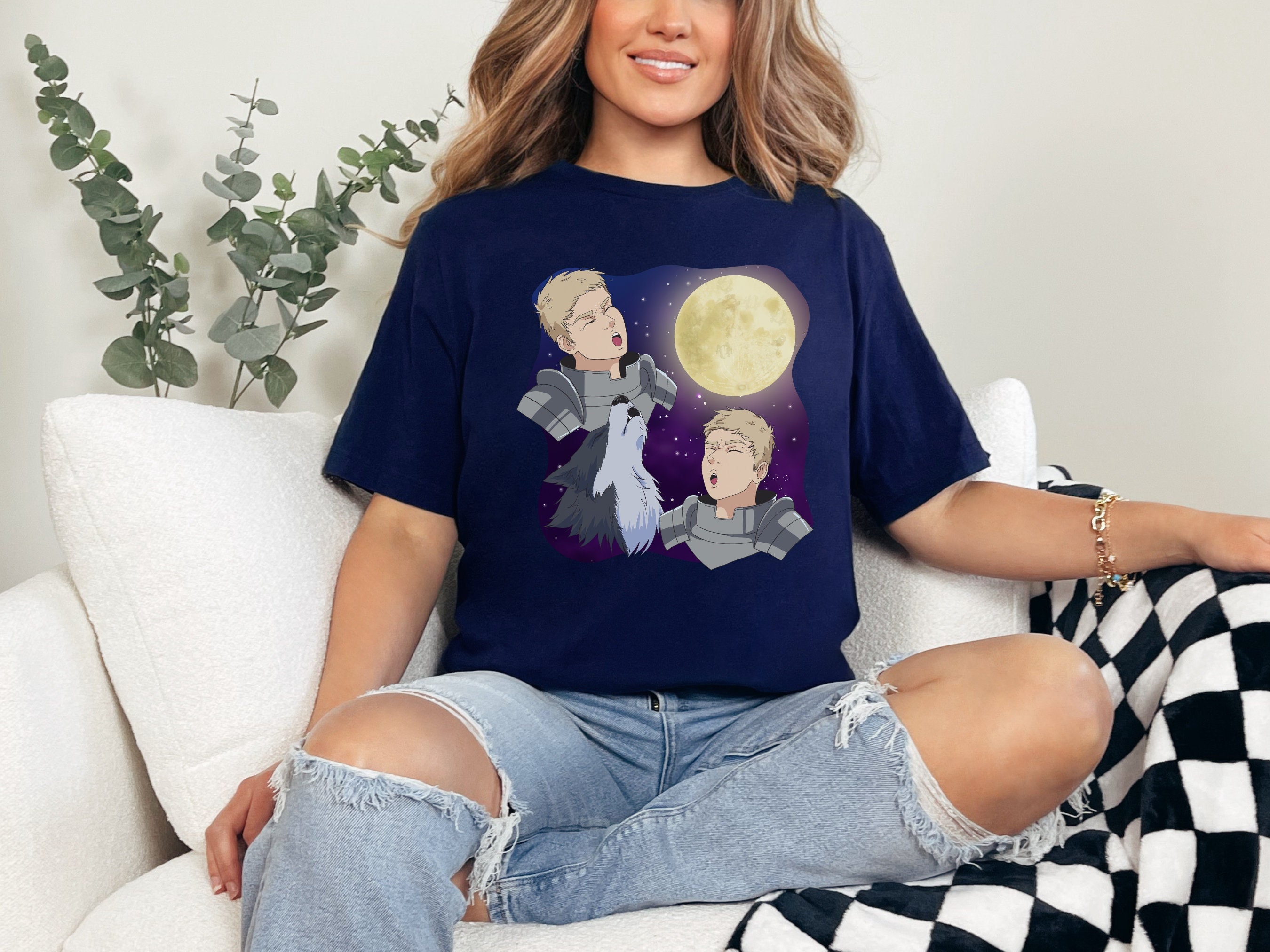 Dungeon Meshi, Laios Touden Wolf Howling T-shirt, Delicious in Dungeon ...