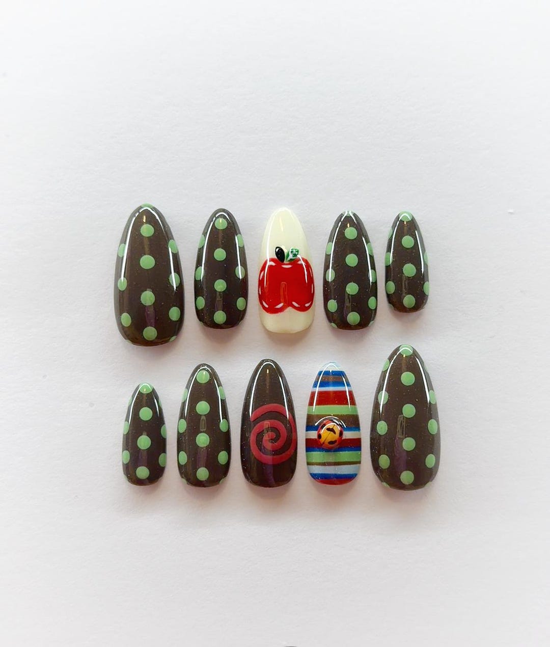 Twee! Retro 50s Aesthetic • Trending Press on Nails • Apple Polkadot ...