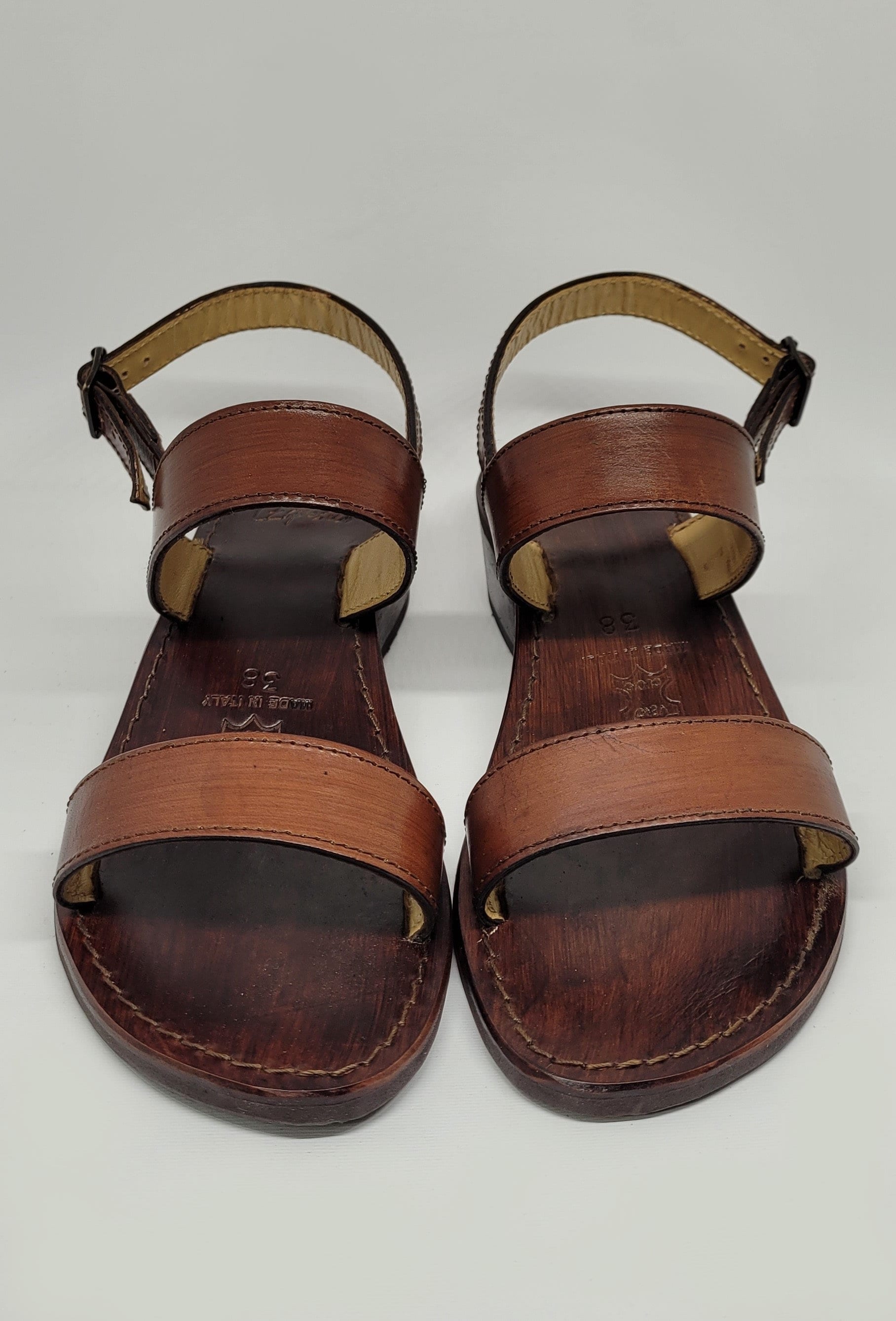 Sandales pour femmes faites à la main avec des matériaux de qualité ...