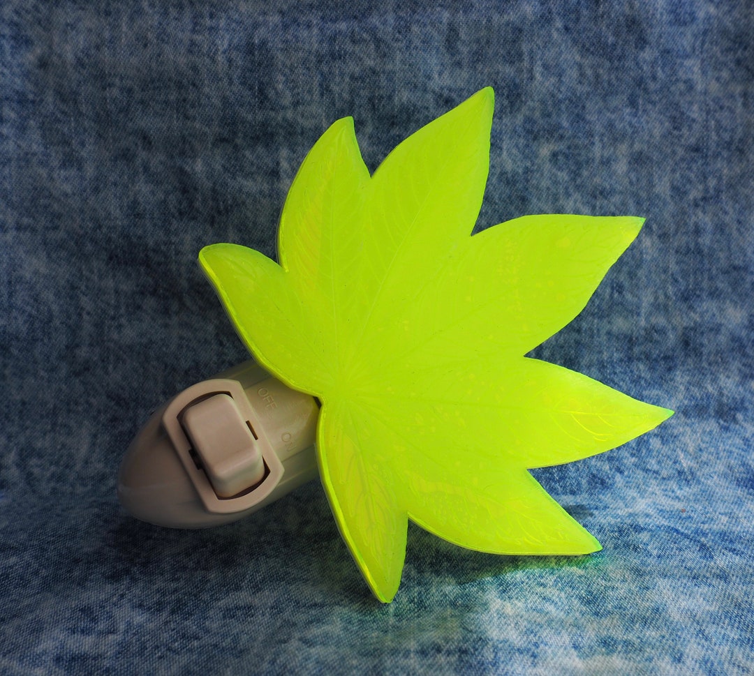 Cannabis Leaf Night Light Pot Leaf Plug-in Night Lamp Weed 420 Night ...