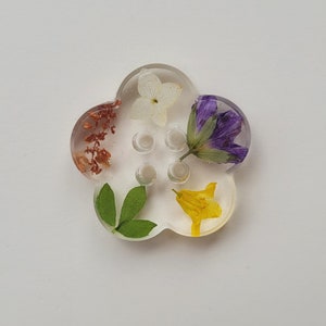 Floral Handmade Buttons in Pieces (not Sets)/ Epoxy Resin Buttons ...