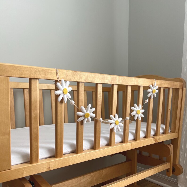 Handmade Felt Daisy Garland, Floral Nursery Decor - Etsy